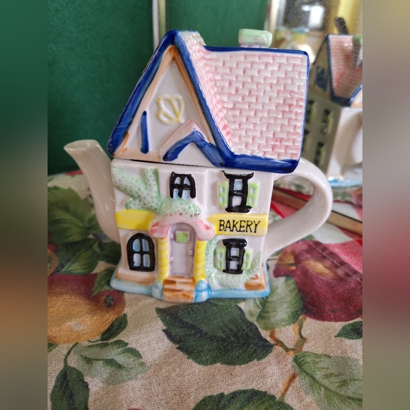 Houston Collection | Kitchen | Ceramic Bakery Teapot | Poshmark